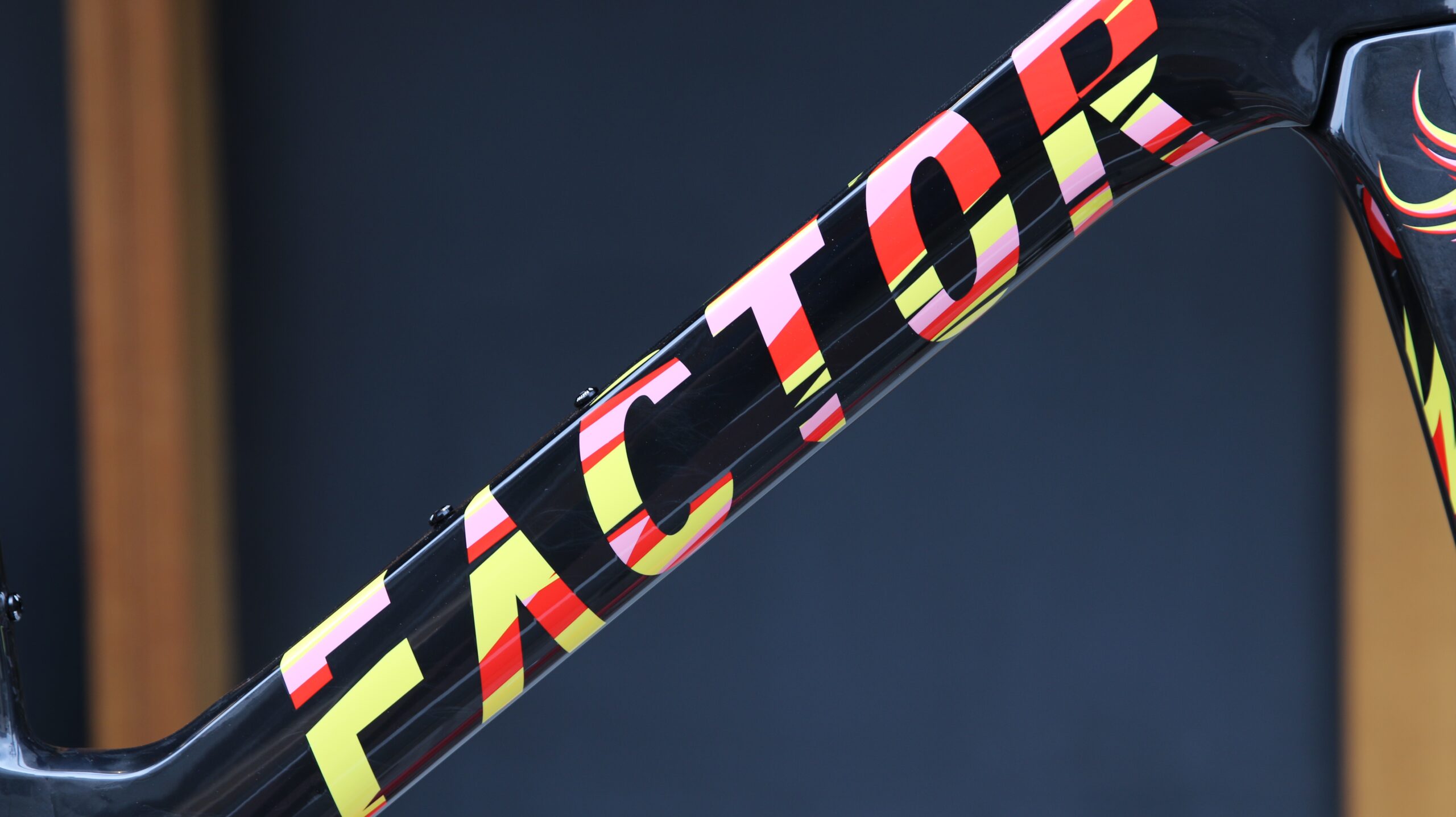 FACTOR OSTRO Phoenix | BICYCLE STUDIO R-FACTORY